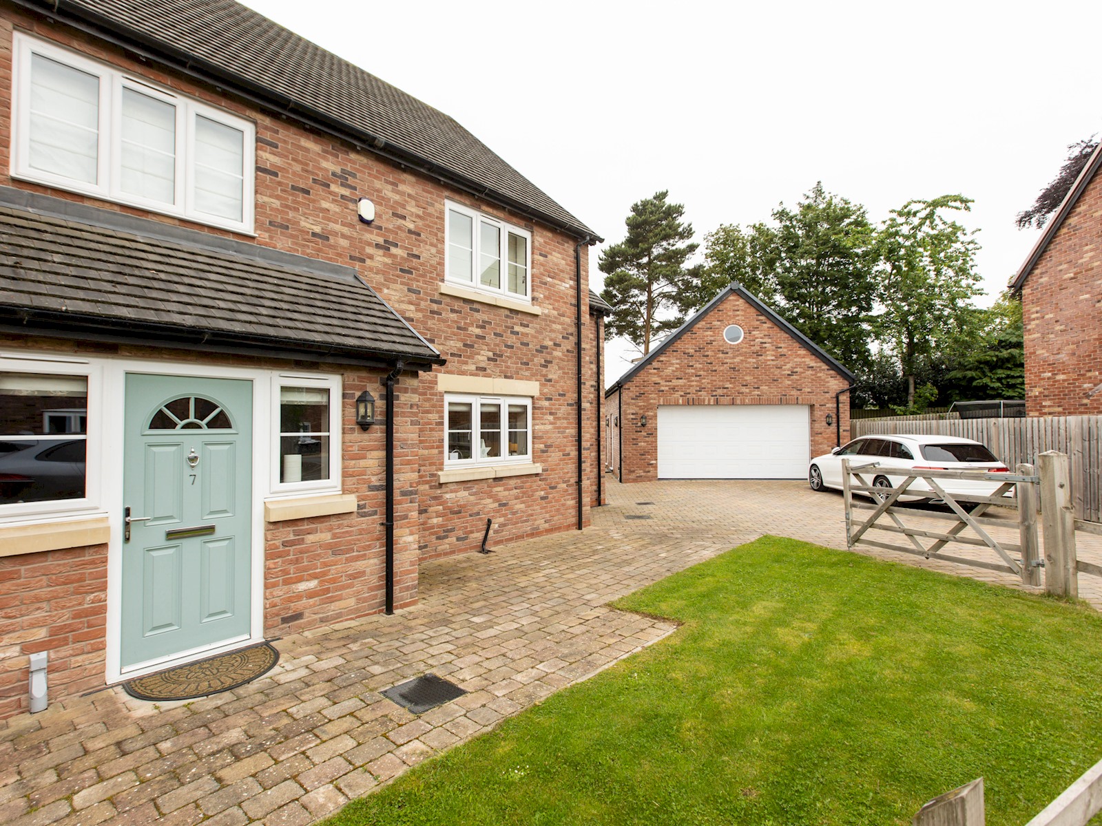 Superb space in the idyllic village of Loppington - Pass the Keys® Book ...