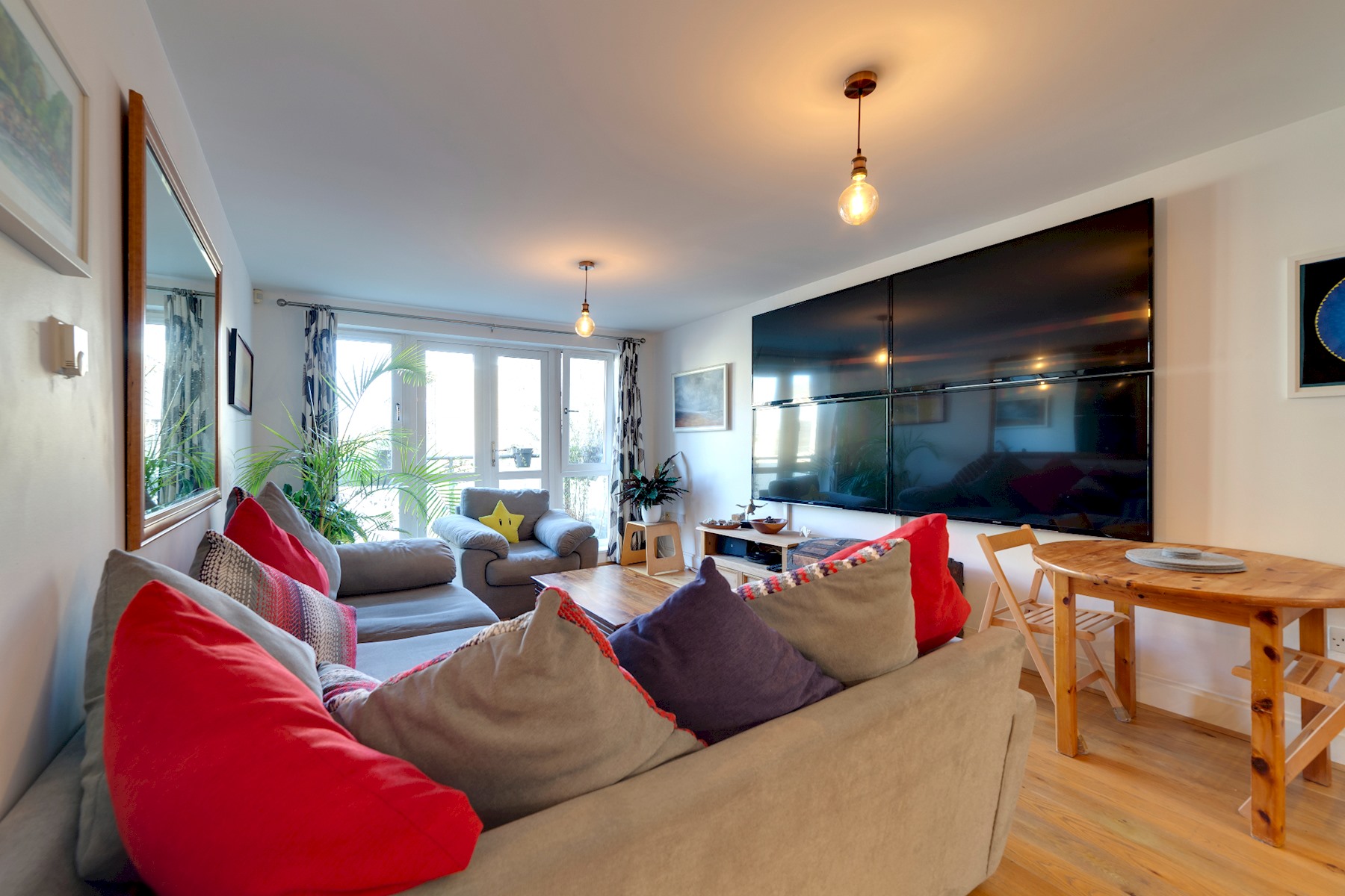 Bright 1BR Flat | Pass The Keys - Pass the Keys® Book Direct