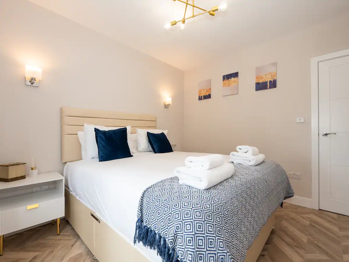 All new stylish Kingston abode great for Wimbledon| Pass the Keys ...